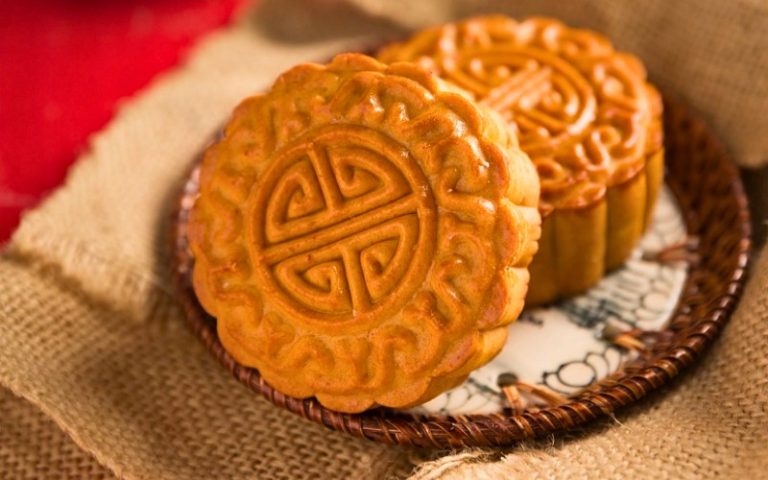 Various Types of Mooncakes - Tips for Buying Mooncakes