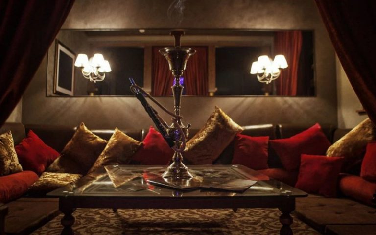 Lounge là gì? Phân biệt quán lounge, bar và cafe