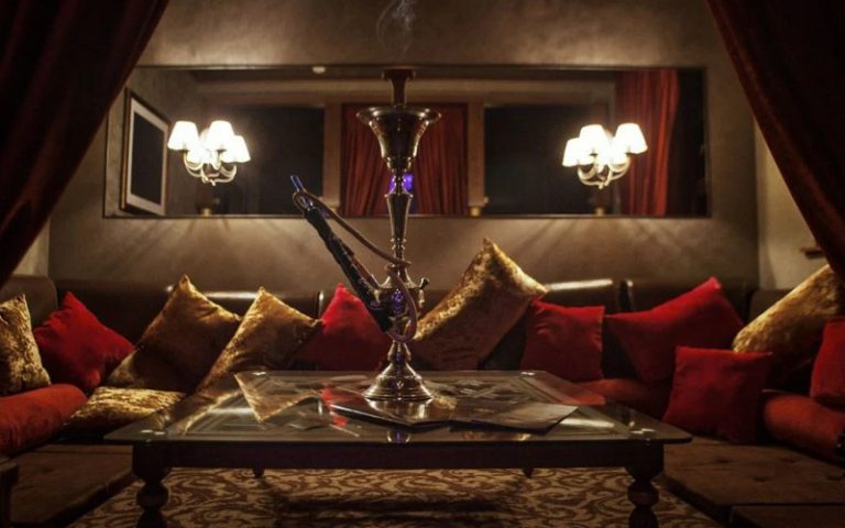 What is a lounge? Differentiating lounge venues, bars, and cafés