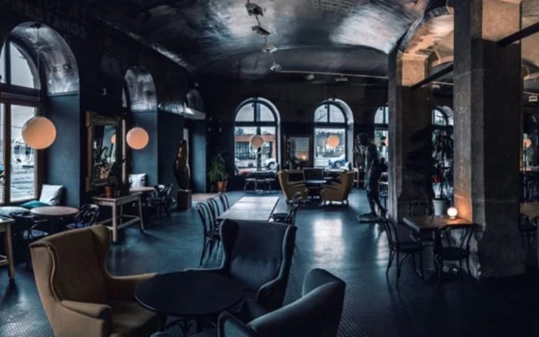 What is a lounge? Differentiating lounge venues, bars, and cafés
