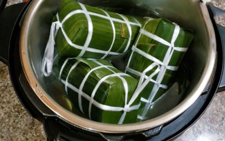 The traditional and fastest way to wrap banh tet for Tet holiday