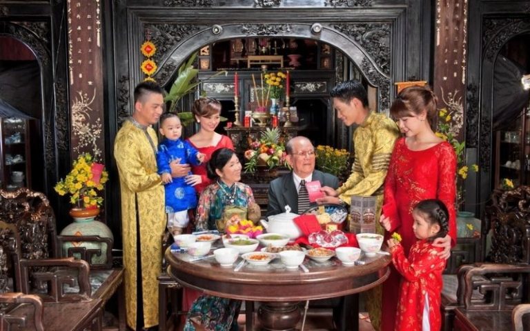 100+ Beautiful Tết Images for Backgrounds and Designs