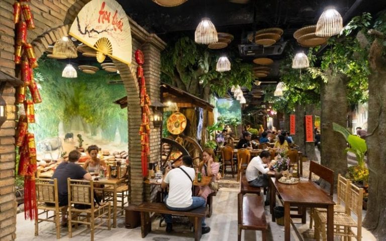 30 Impressive and Unique Restaurant Design Ideas